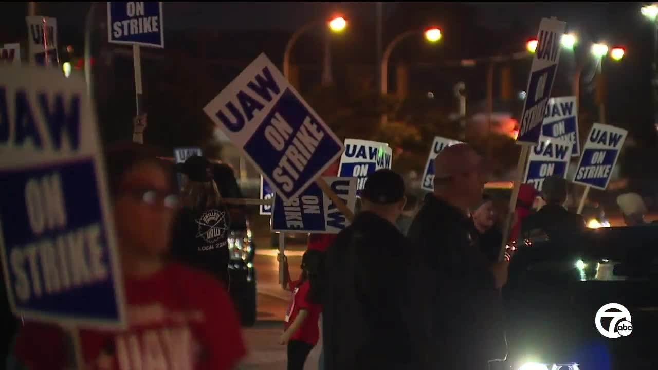 Auto industry sees thousands of temporary layoffs across US as UAW ...