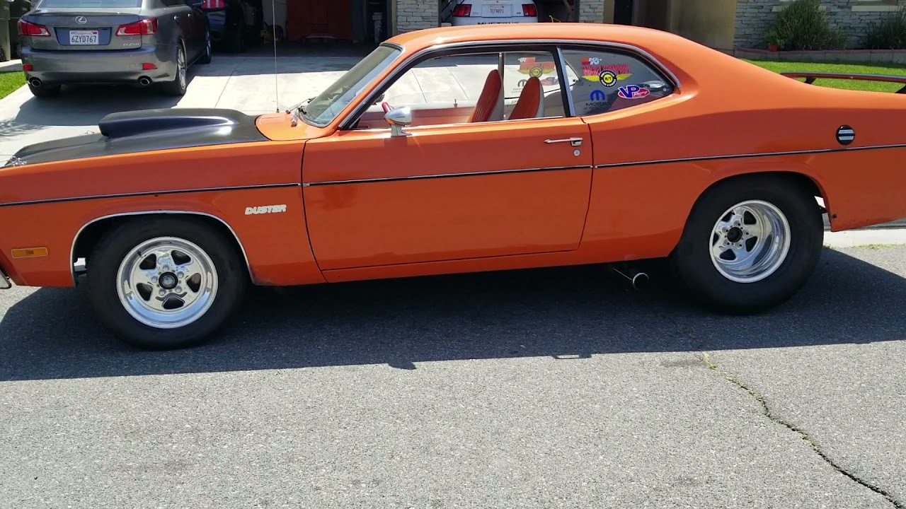 73 Duster 440 warmed up! - YouTube