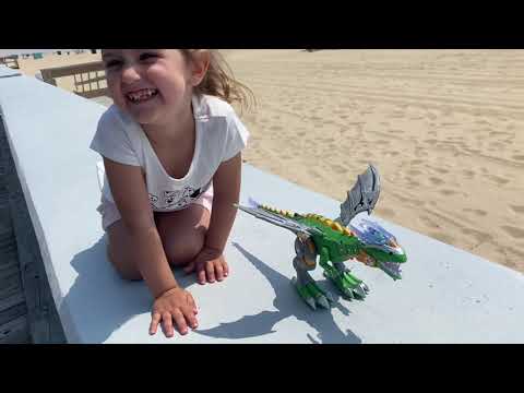 Melina Ağzından Duman Çıkan Dinazor Oyuncağını Test Etti🦖🦕 | Fun Dinosaour Video