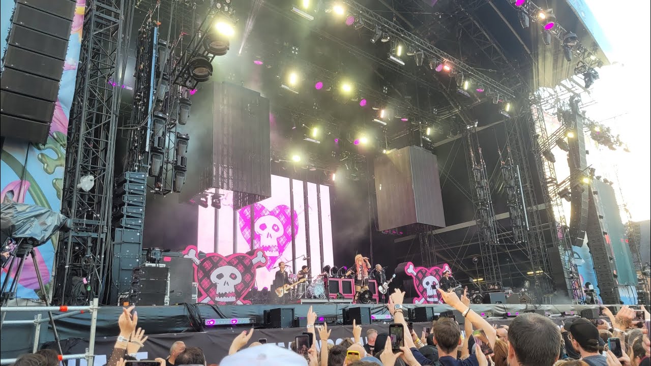 Avril Lavigne - Sk8er Boi live at Main Square Festival 7 juillet 2024 ...