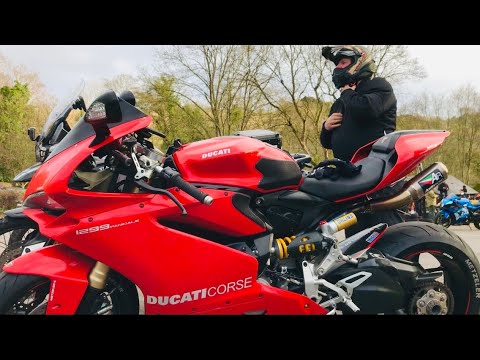 RYKA'S CAFE Motorcycles at BOX HILL First Sunday Lunchtime of this Year ...