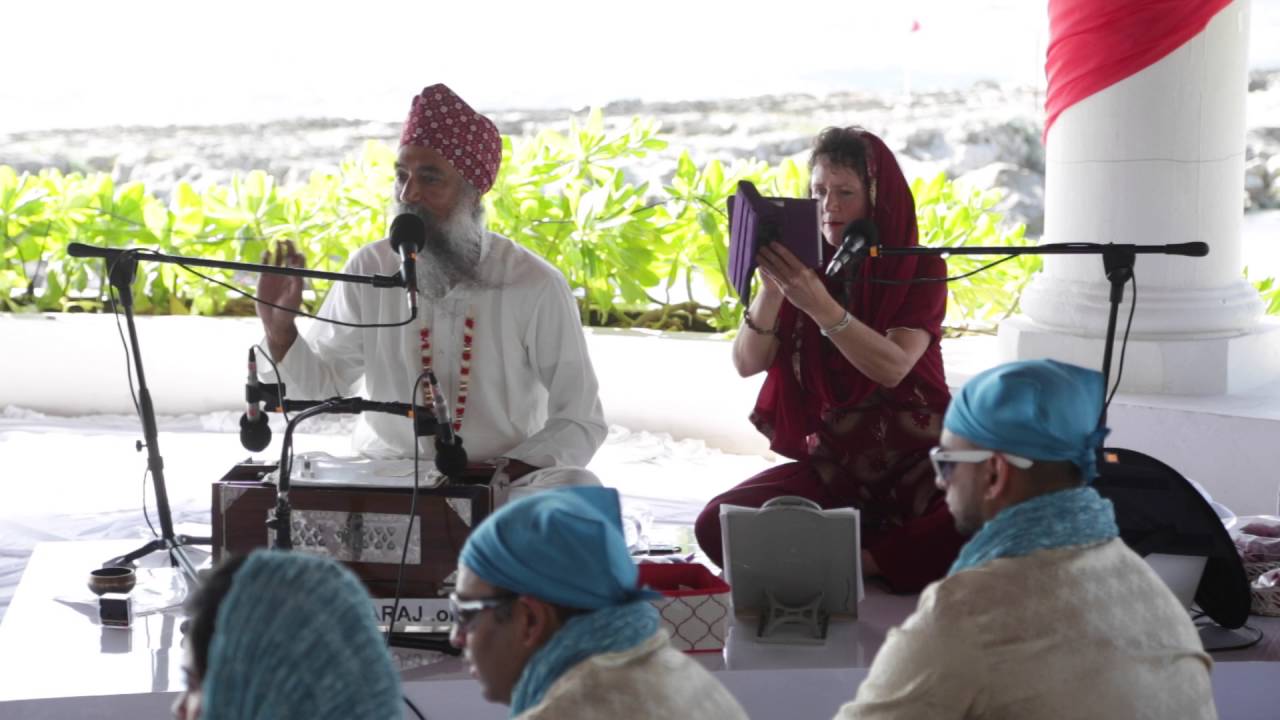 Gurudwara in Mexico | 3rd Lavan Translated and Sung at Sikh Wedding ...