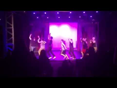 Male Cast Members of Footloose do EPIC Flash Mob to "Holding out for a ...