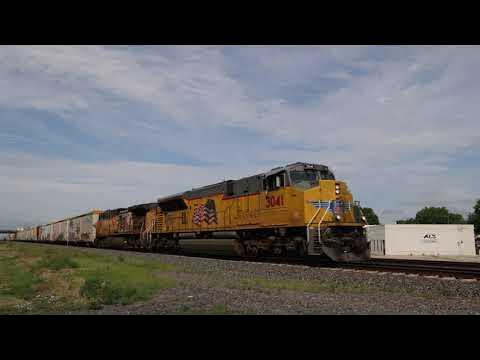 UP 3041 East - YouTube