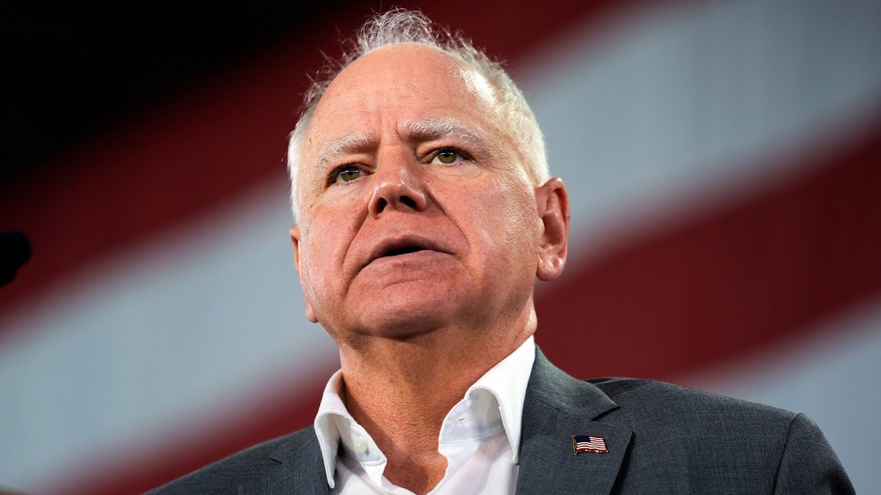 Tim Walz holds campaign rally in Arizona - YouTube