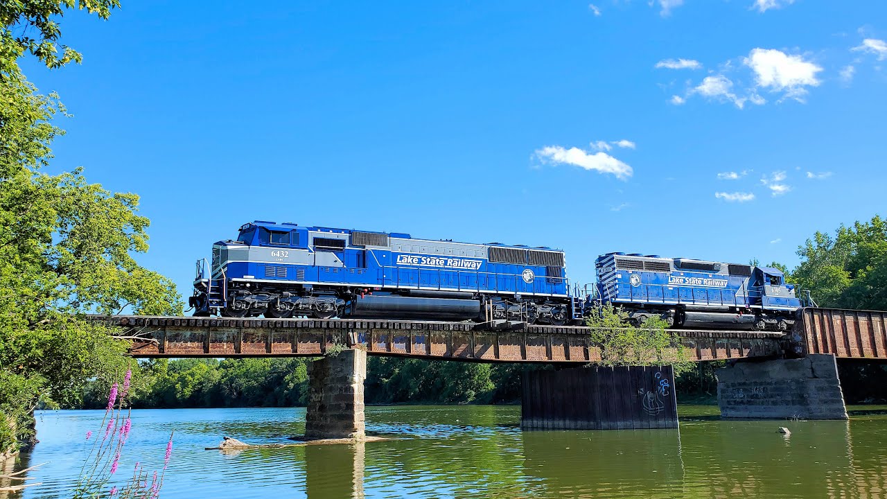 LSRC 6305 Y118 Pull-Push Maneuver. - YouTube