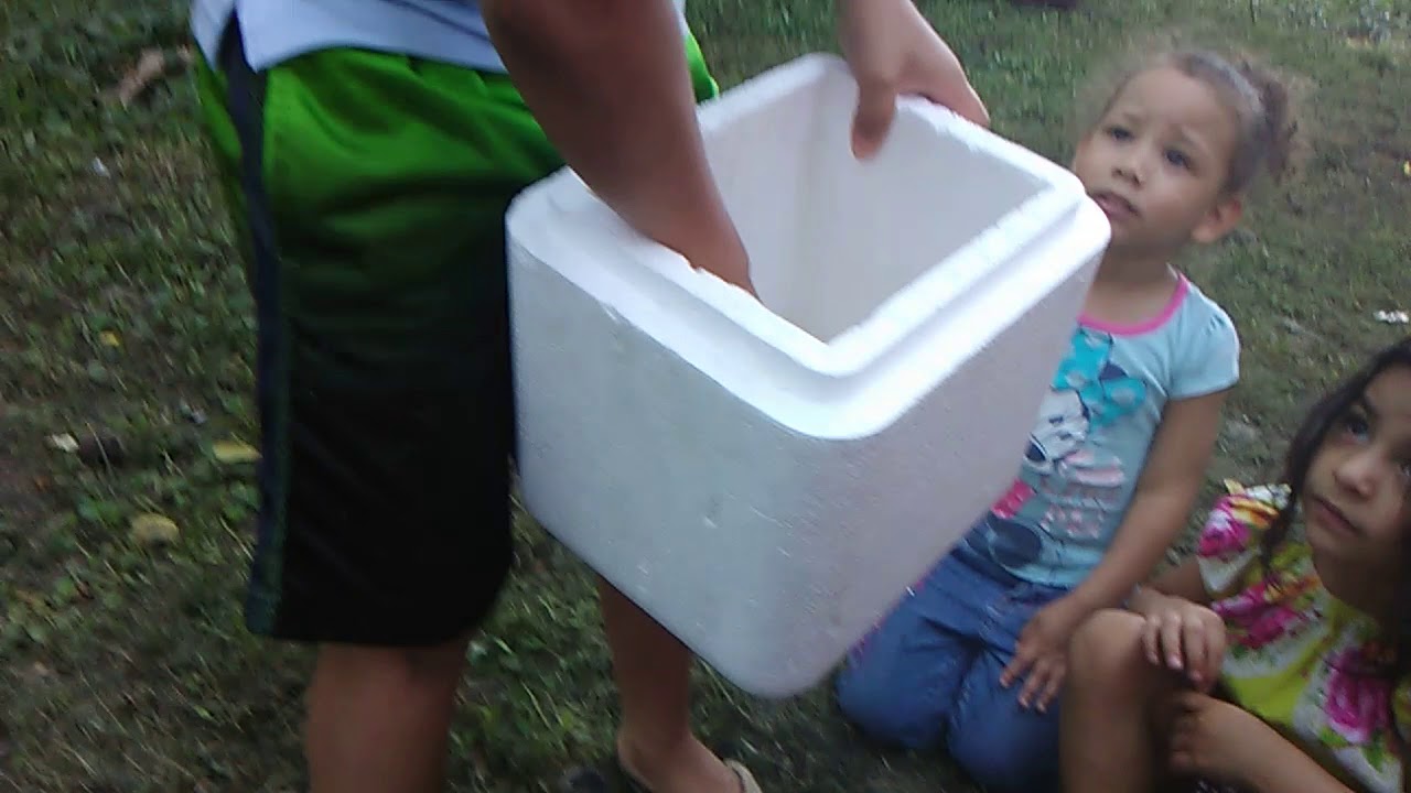 Cutting open a ice pack - YouTube