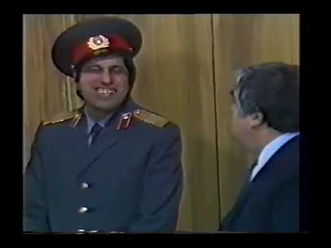 yasil eynekl adam