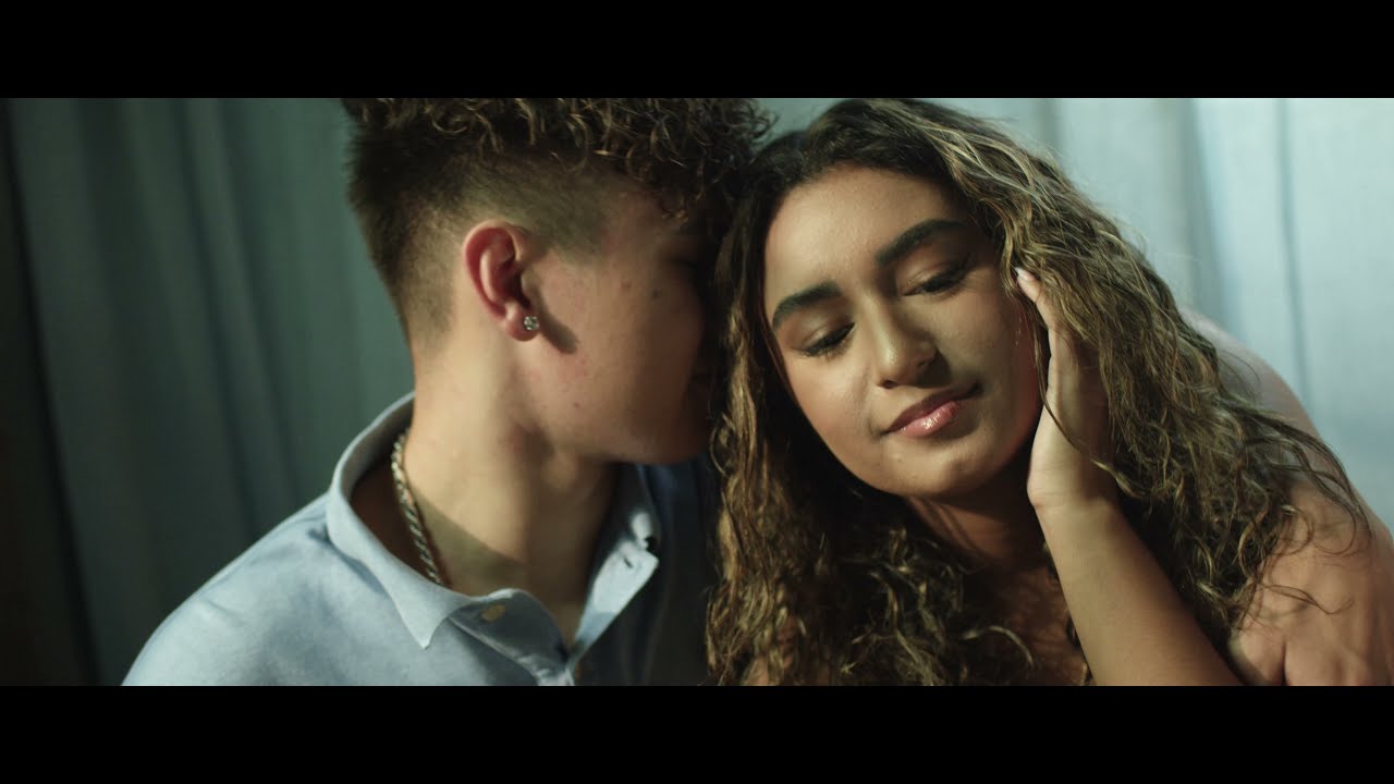 Michelle Rendon - For me (official video) - YouTube