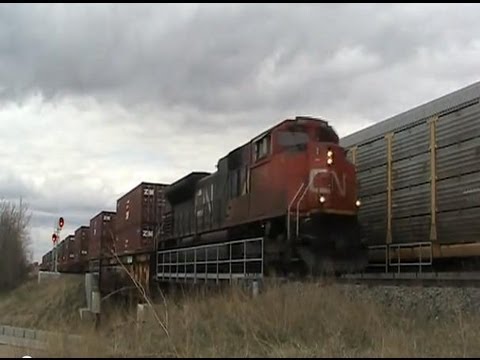CN Train Spotting: Awesome Horn Show!!! | CN 8841 & DPU 8856 Leading CN ...