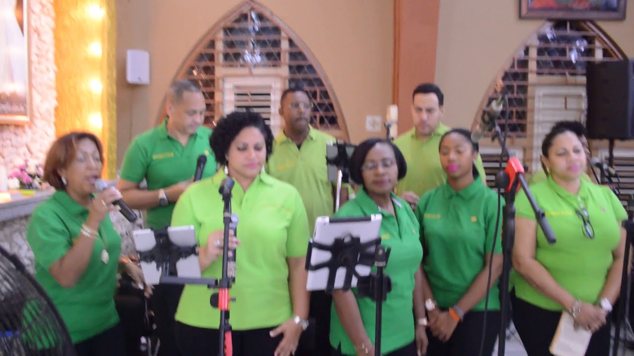 Moment of Praise – “Bon Pasku, Bon Aña” - Misa Ourora 2017 - YouTube