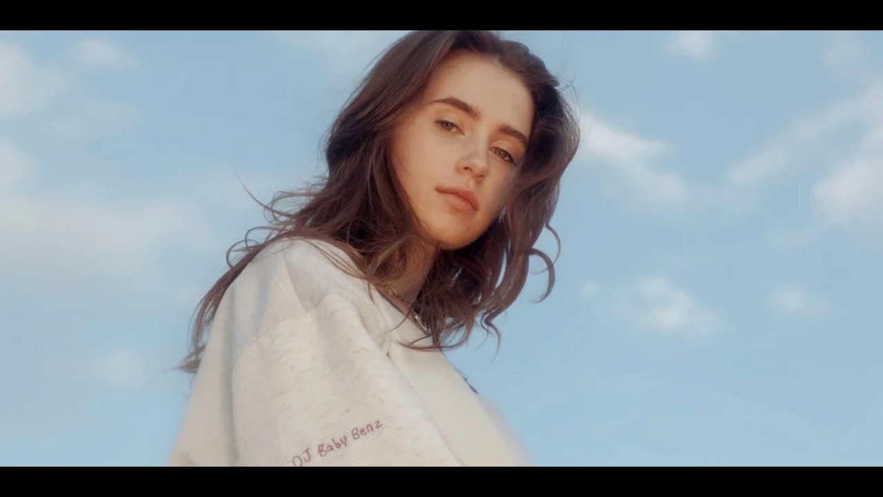 Immunity // Clairo -Sofia (Lyrics, Letra Español) - YouTube
