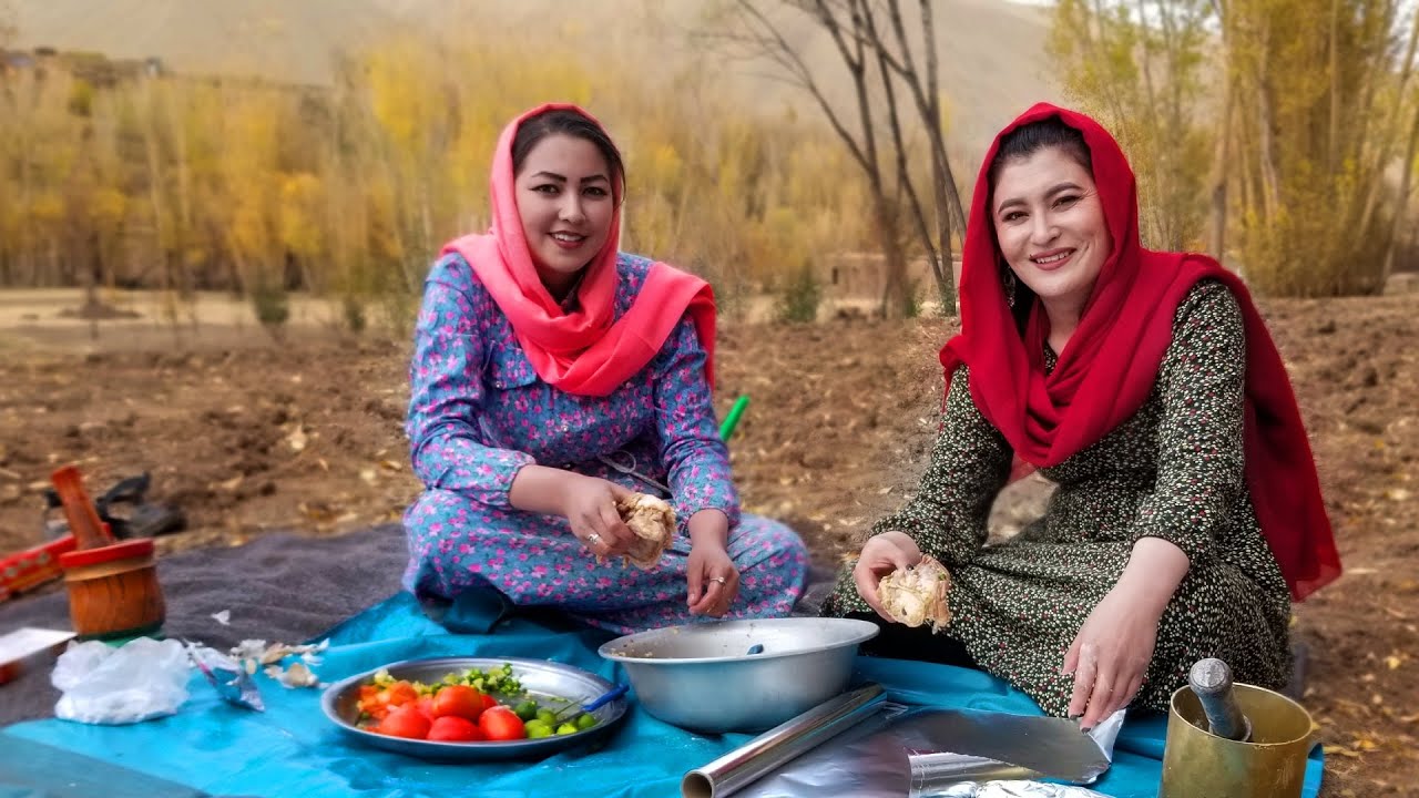 Traditional Village Cooking in Afghanistan (Potato and Chicken Kolokhi ...