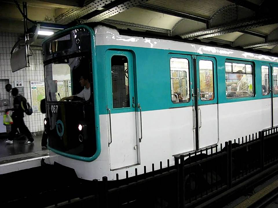 Paris Metro - Line 4 - MP 59 - Réaumur-Sébastopol - YouTube