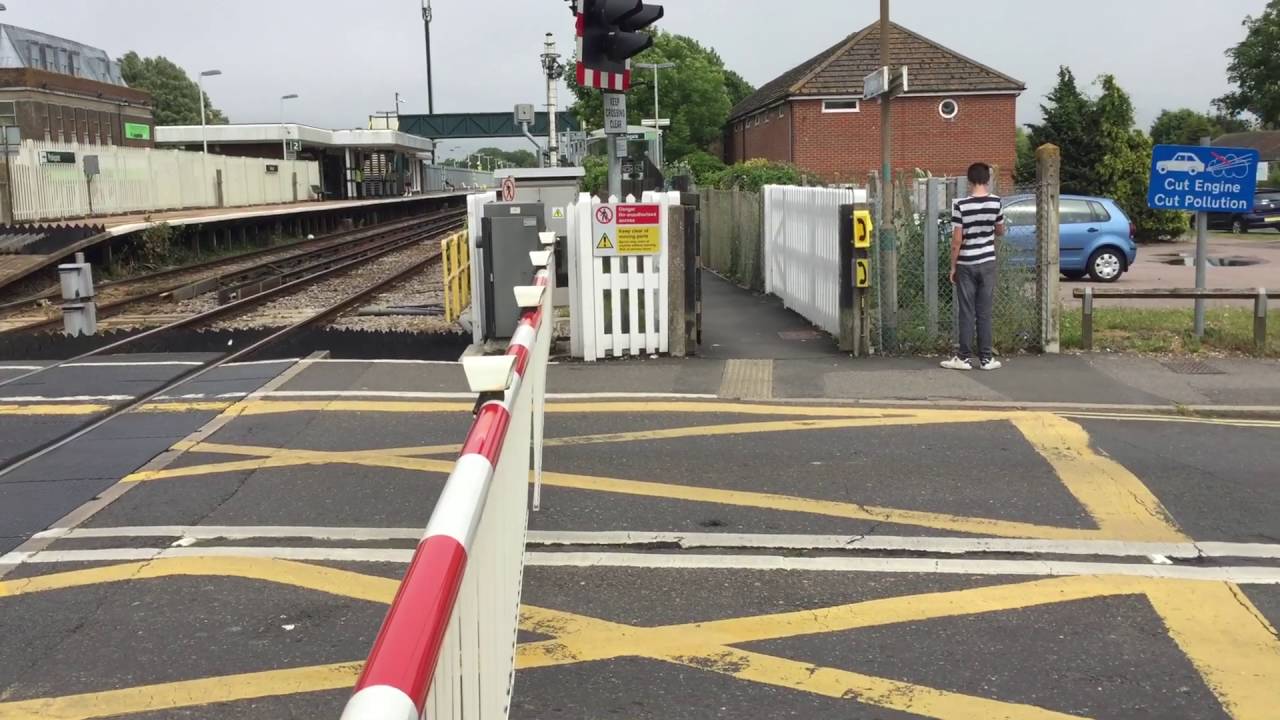 Polegate level crossing *with ashcrossinguk* - YouTube