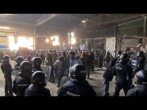 İspanya'da 'çılgın' yılbaşı partisi 36 saat sonra polis baskını ile son buldu
