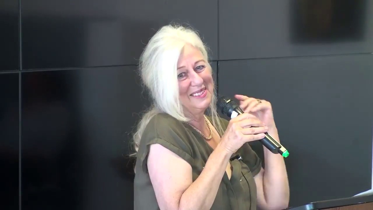 Robin Musitelli speaks on local journalism and democracy - YouTube