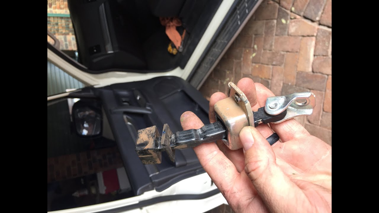 Mitsubishi Pajero / Shogun Door Check top tip! - YouTube