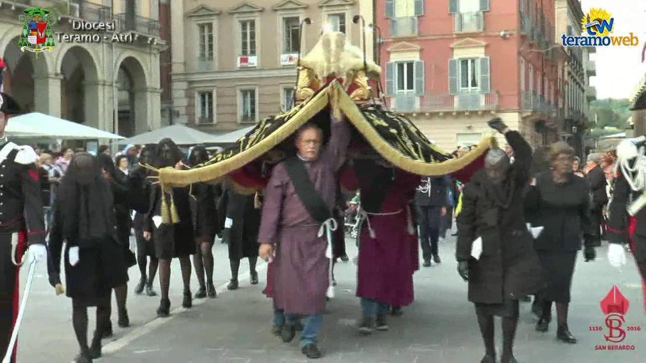 Chiesa della SS. Annunziata di Teramo: Processione dei misteri della ...