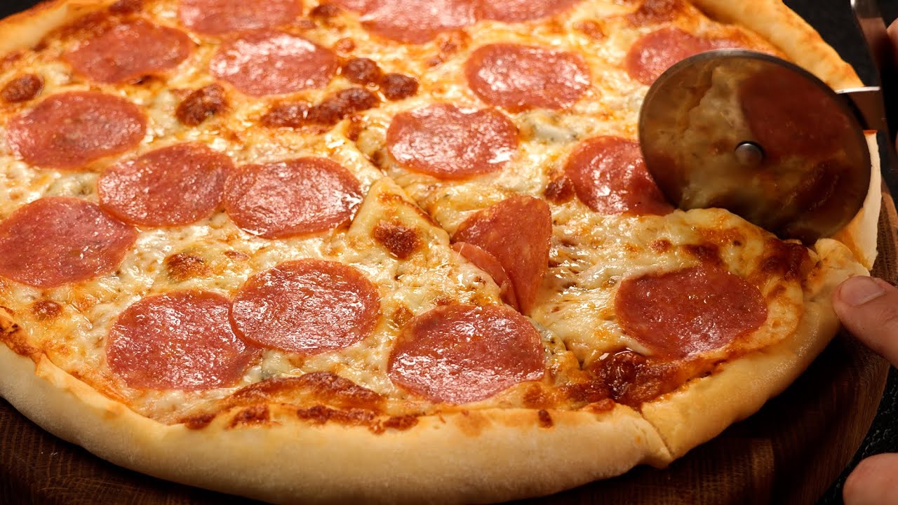 The most DELICIOUS Homemade Pizza I've ever made! Incredibly simple and ...