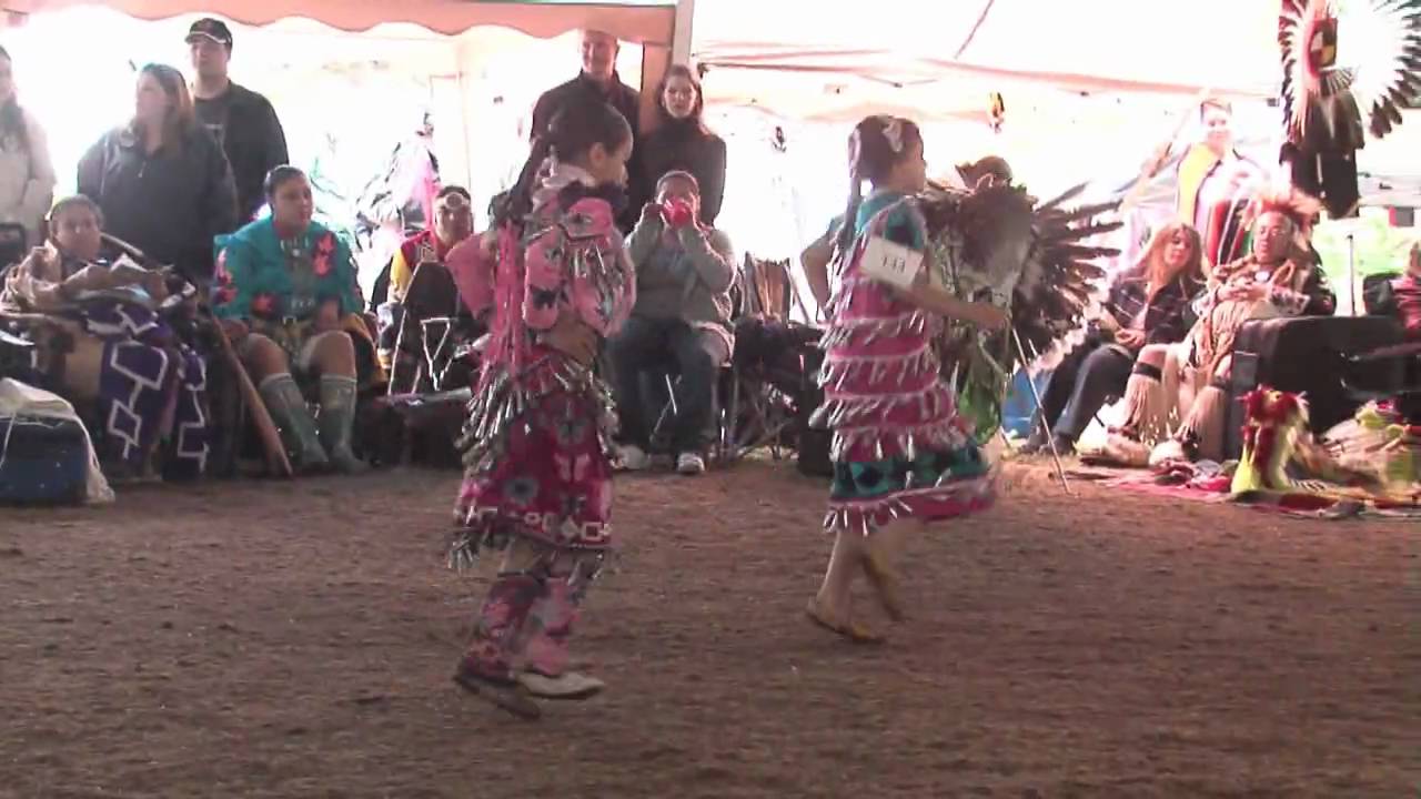 Odawa Powwow 2007 Girls Jingle Dress - YouTube