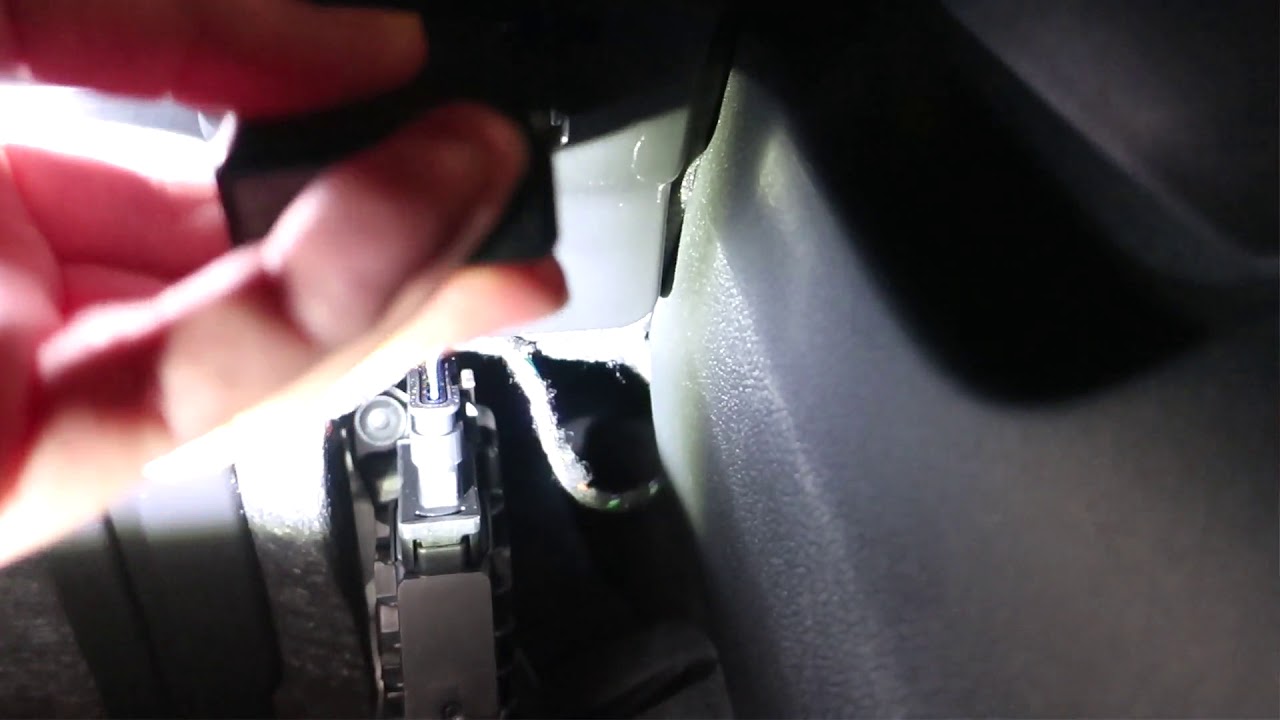 Audi A4 B9 E2Plug 施工 - YouTube