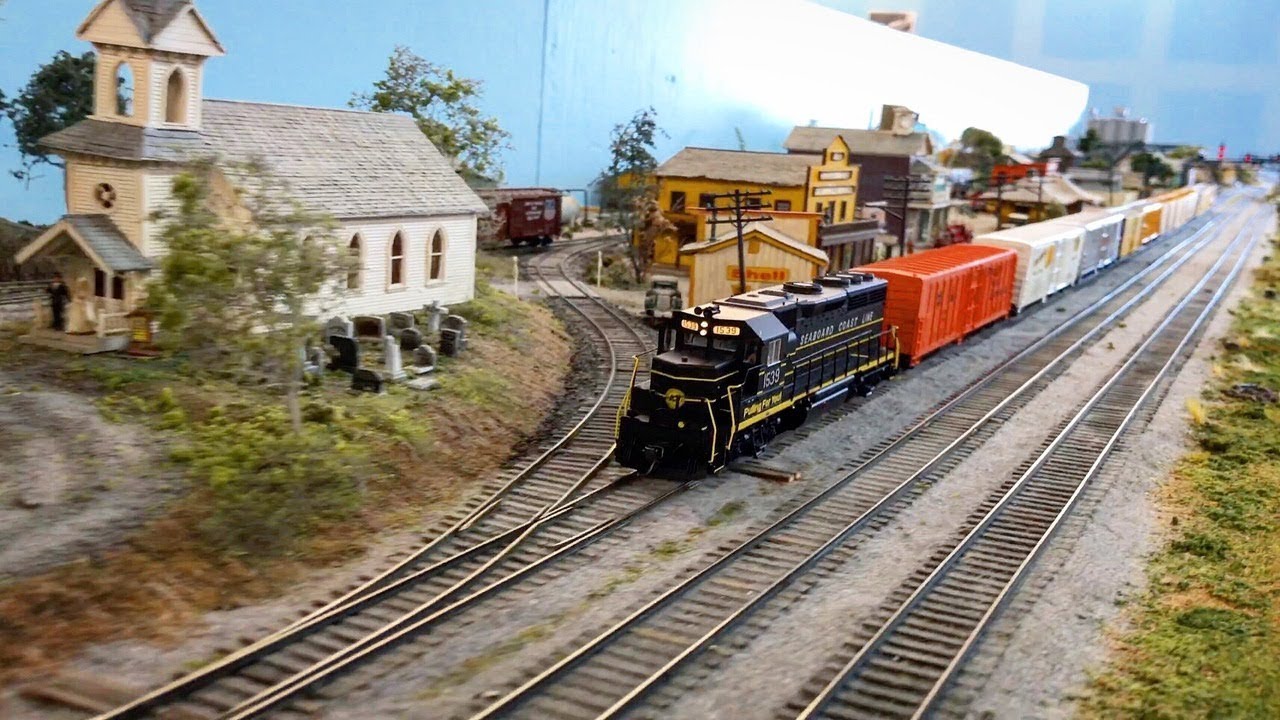Large Private Model Railroad layout in HO scale - YouTube