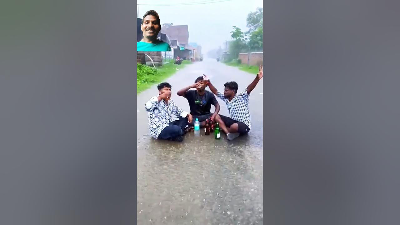 Barish me koyi eisa karta hay kya #shorts #youtubeshorts #comedy #funny - YouTube