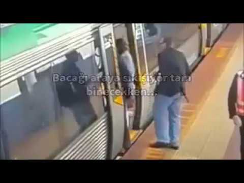 trene bacağı sıkışan adam