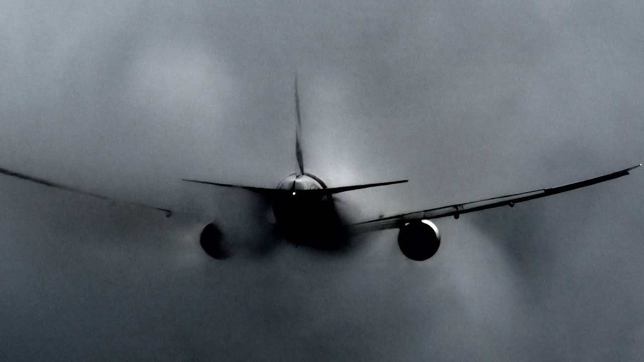 Emirates Boeing 777 - making and busting clouds - YouTube