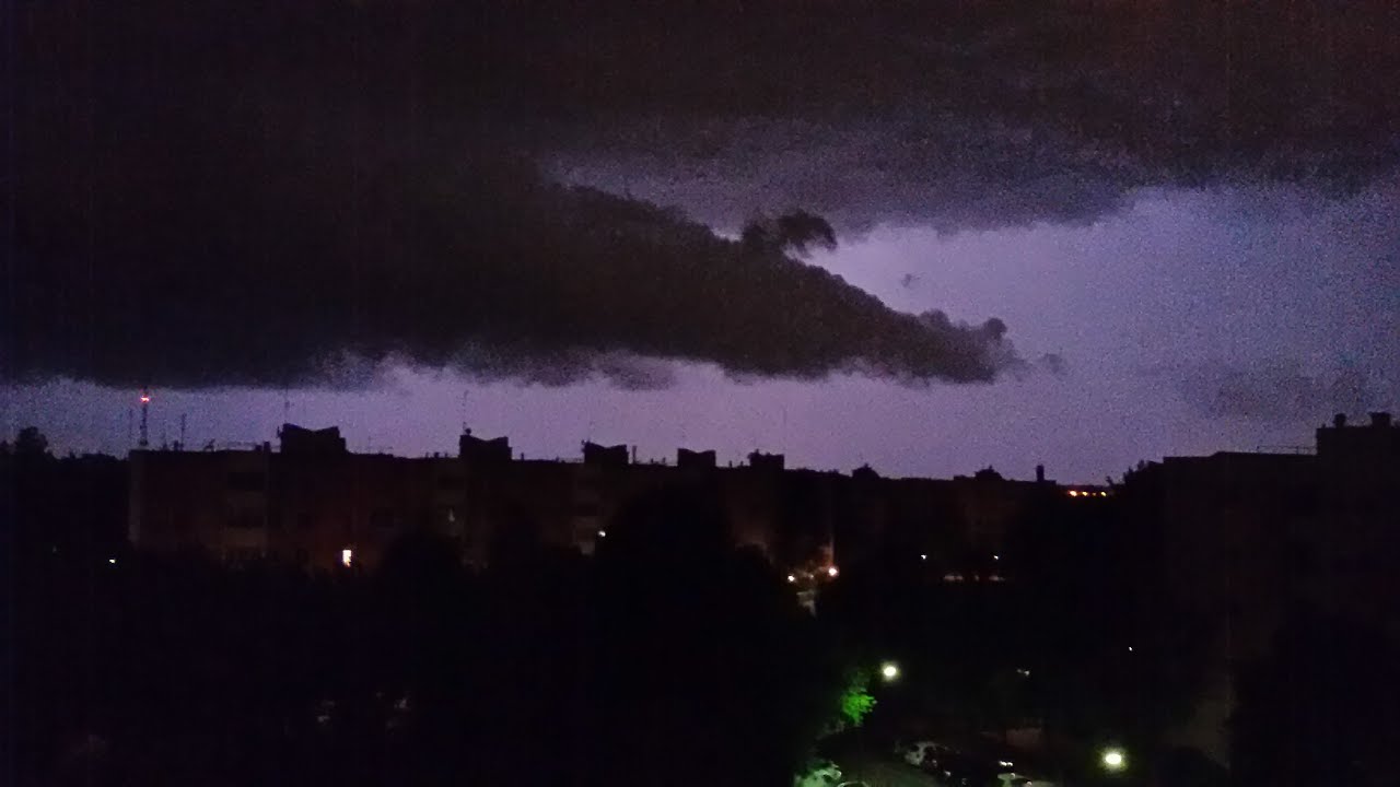 Supercell thunderstorm shelf cloud approaching Ferrara (Italy) - YouTube