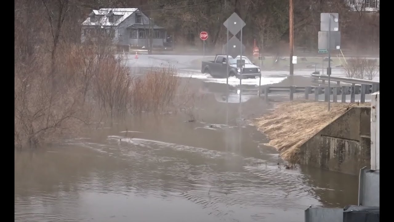Passumpsic River Flooding in Lyndonville, VT - YouTube