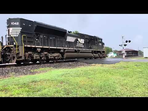 ns 64D pulling hard into selma 7/19/24 - YouTube