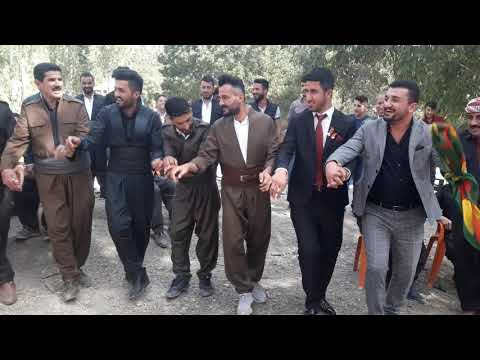 Hozan ERSİN HEM söylüyor hem oynuyor