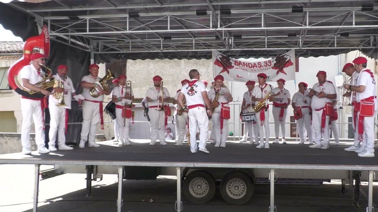 Podium Musical la BANDA 33 (04) - YouTube