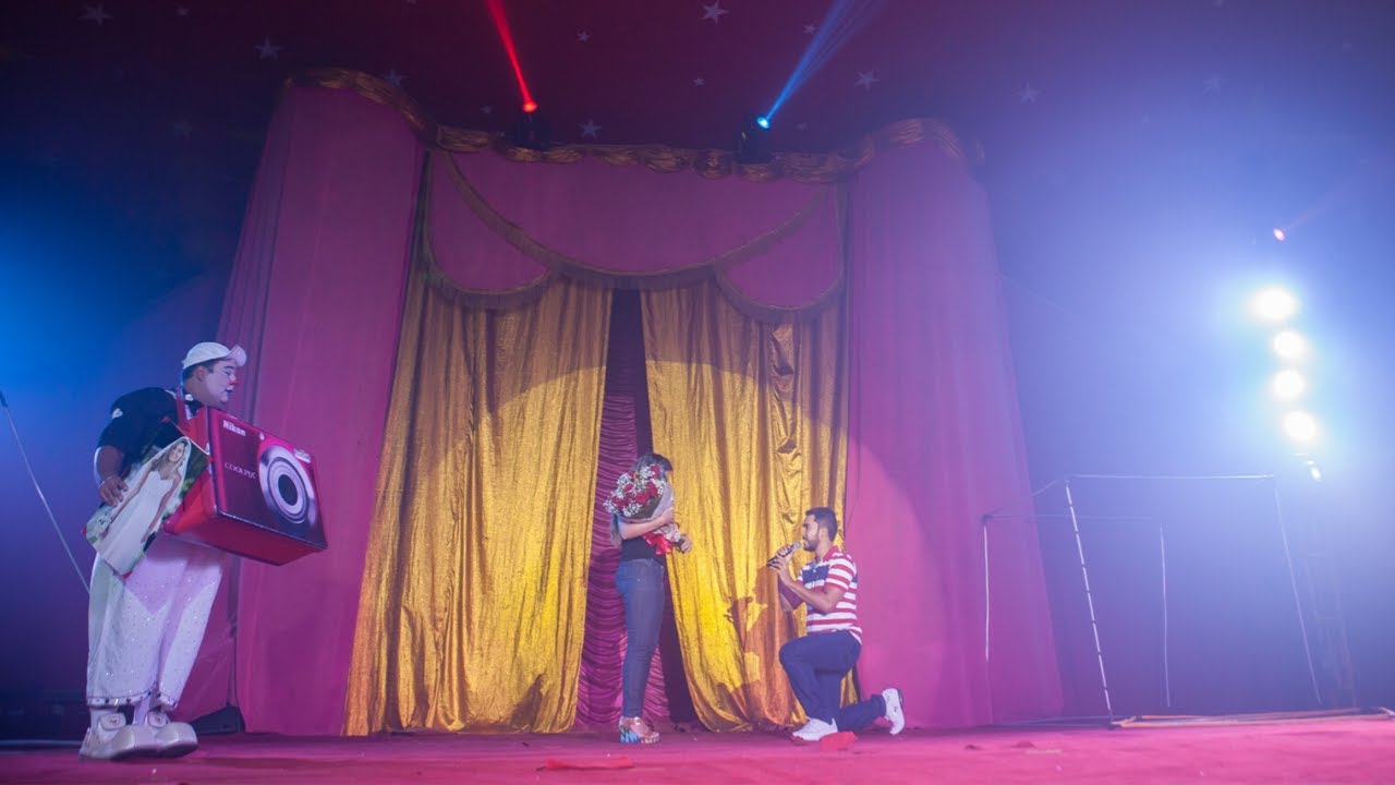 Noivado Surpresa no Circo - Paula & John - YouTube