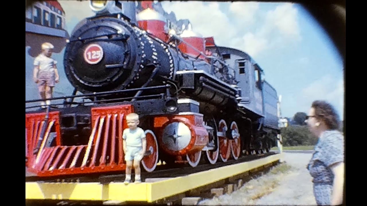 Rebel Railroad Train On Side Of 441 In Pigeon Forge, TN & Kid's Boat ...