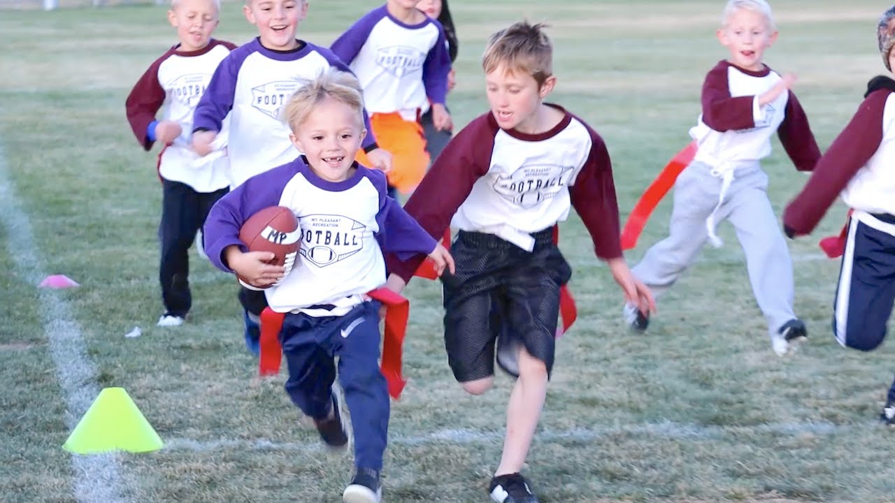 🏈HILARIOUS LITTLE KIDS FOOTBALL TRICK PLAY 🏈 - YouTube