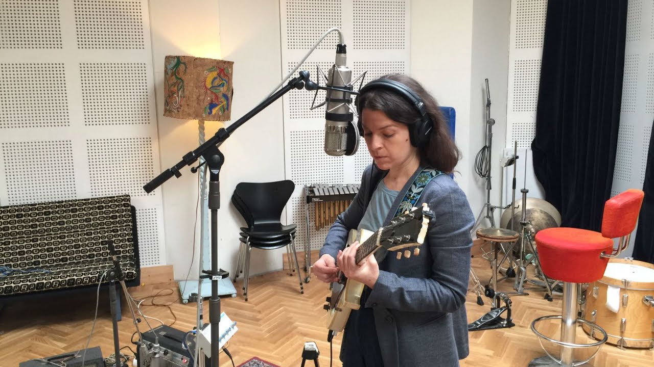 Jesca Hoop | Live | 2 Meter Session #1597 | 4 songs + interview - YouTube