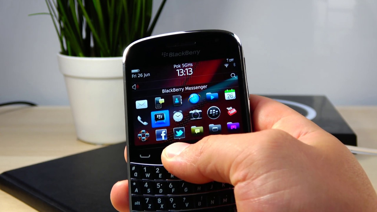 [RETRO REVIEW] BlackBerry Bold Touch 9900: Telefon de om de afaceri sau ...