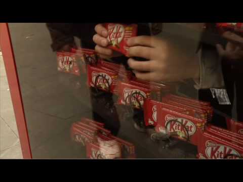 Kit Kat Human Vending Machine - YouTube