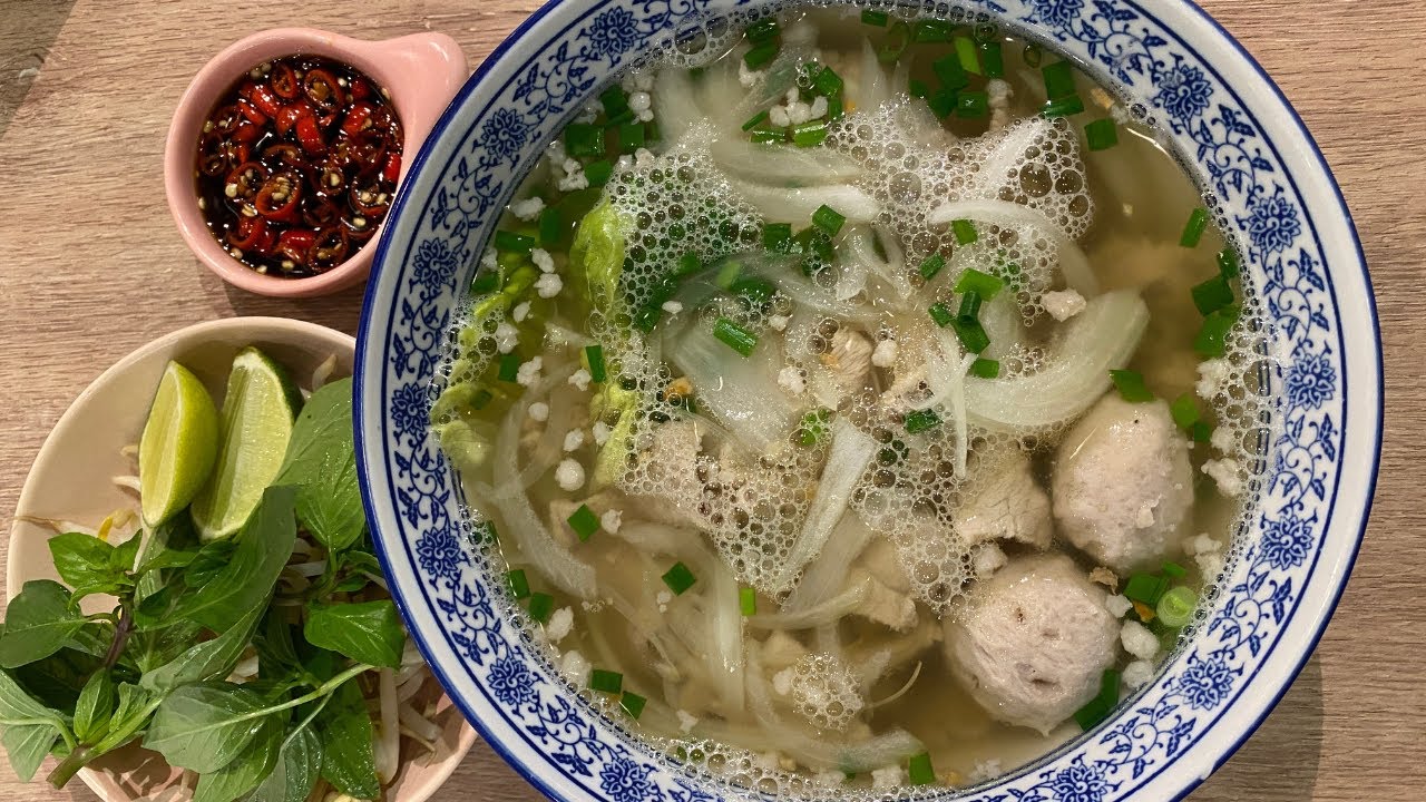 Authentic Vietnamese pork pho in Sunway 163 Mall. Watch the chili, it's ...