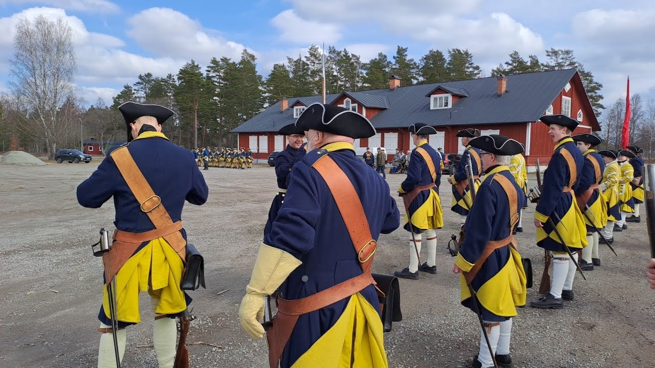 Karolinerna övar inför armén 500 år - YouTube