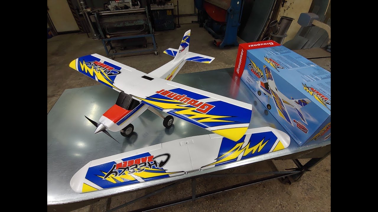 GRAUPNER CHEEKY BADGER 1.3m RC trainer/sport plane PNF Unboxing - YouTube