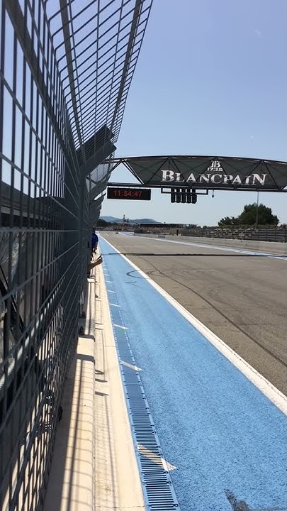 Gumbert Apollo followed by a Zonda R evo - YouTube