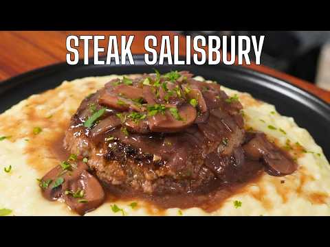 The perfect minced steak with mashed potatoes and mushroom sauce