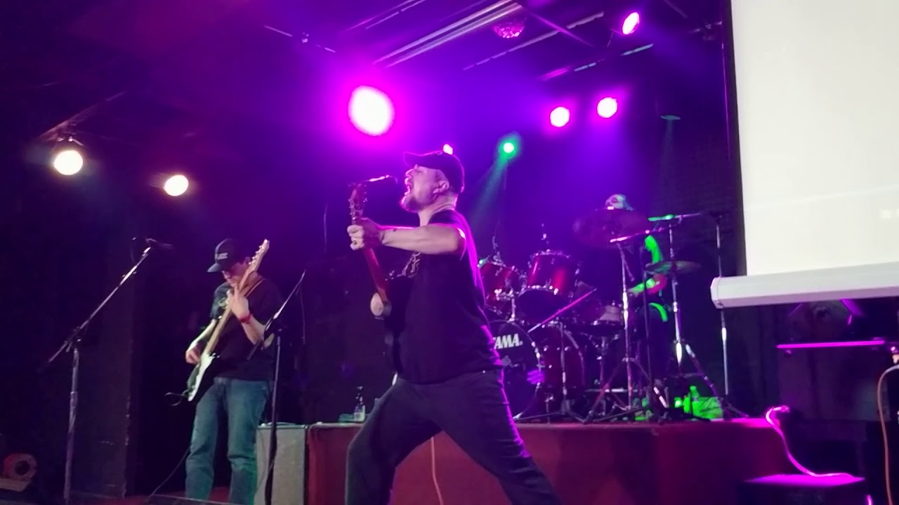 The Smashed Idols Eyes Roll Back - YouTube