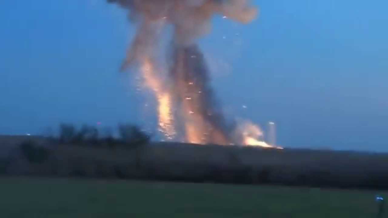 Explosion de fusée en plein décollage - YouTube