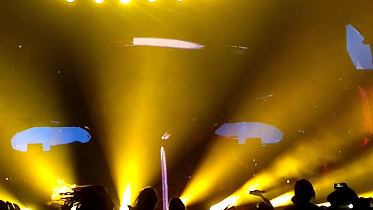 Avicii @ Heart Upon My Sleeve Expo Bancomer Mexico City - YouTube