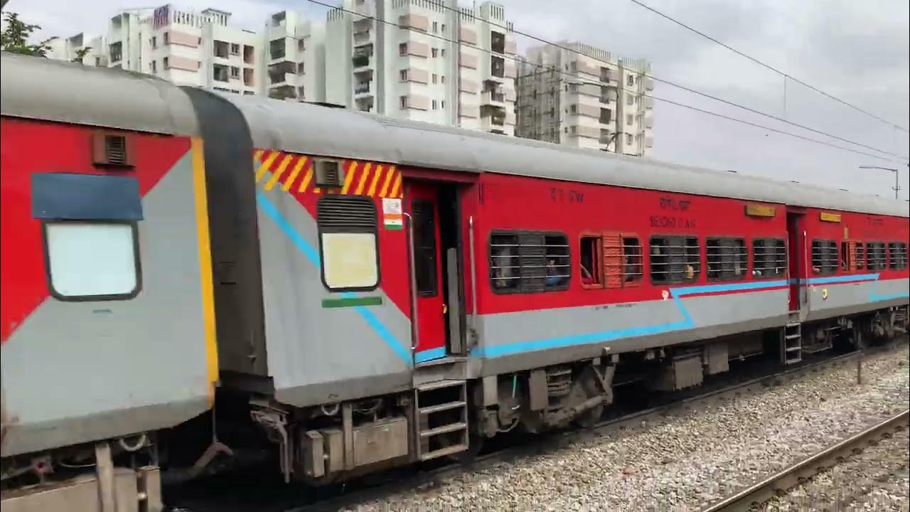 12295 Sanghamitra Express Offlink PUNE WAP7 - YouTube